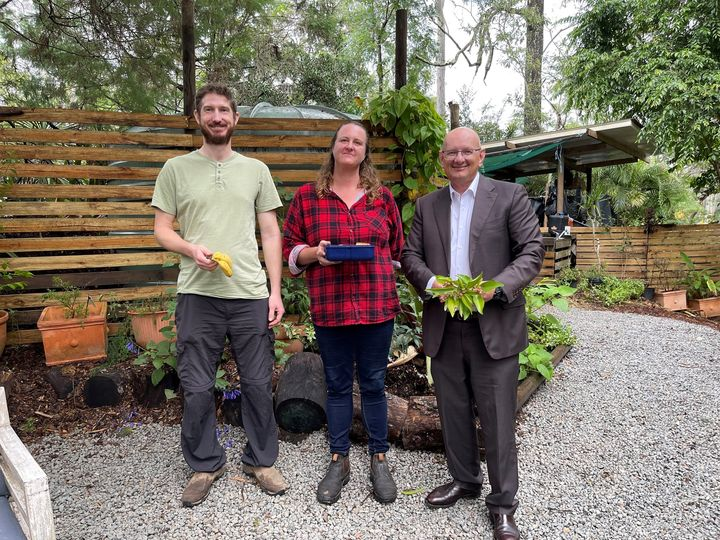 Shayne Newman visits the garden. – Brisbane Edible Gardening